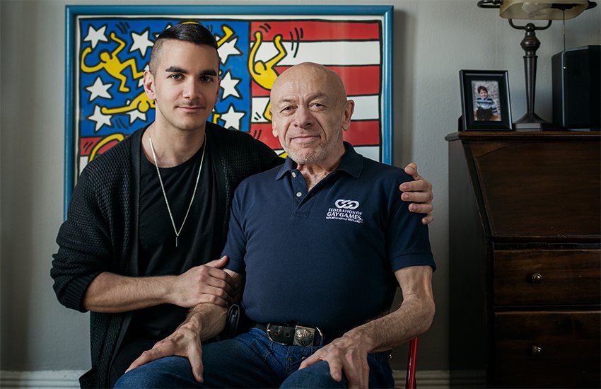 Πρεσβύτεροι & νεότεροι LGBT ακτιβιστές φωτογραφίζονται μαζί | Antivirus ...