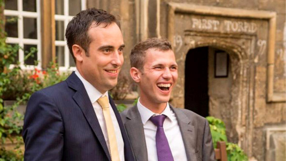 Ο πρώτος διευθυντής εκπαιδευτικός που κάνει coming out ως γκέι ...